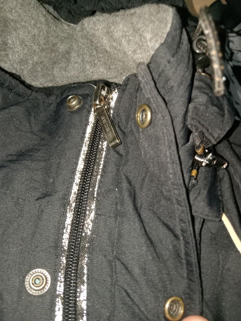 Windbreaker Lecaf, Men's Fashion, Coats, Jackets and Outerwear on Carousell