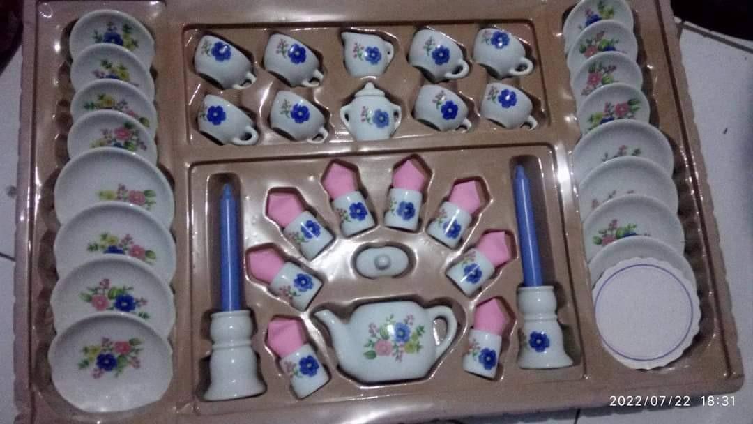 1 Set Pajangan Piring Keramik unik, Antik, Pajangan di Carousell