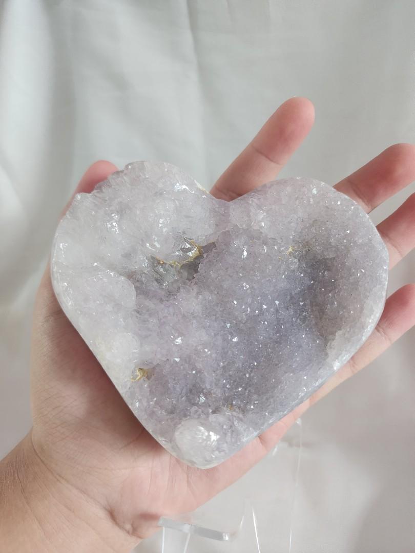 Huge Clear Quatz Heart Raw Geode, Women's Fashion, Jewelry & Organisers ...
