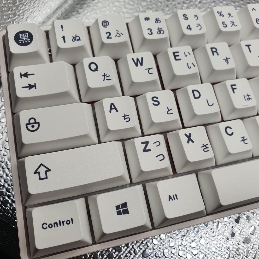 Minimalist White keyboard with Black on white keycaps japanese hiragana ...