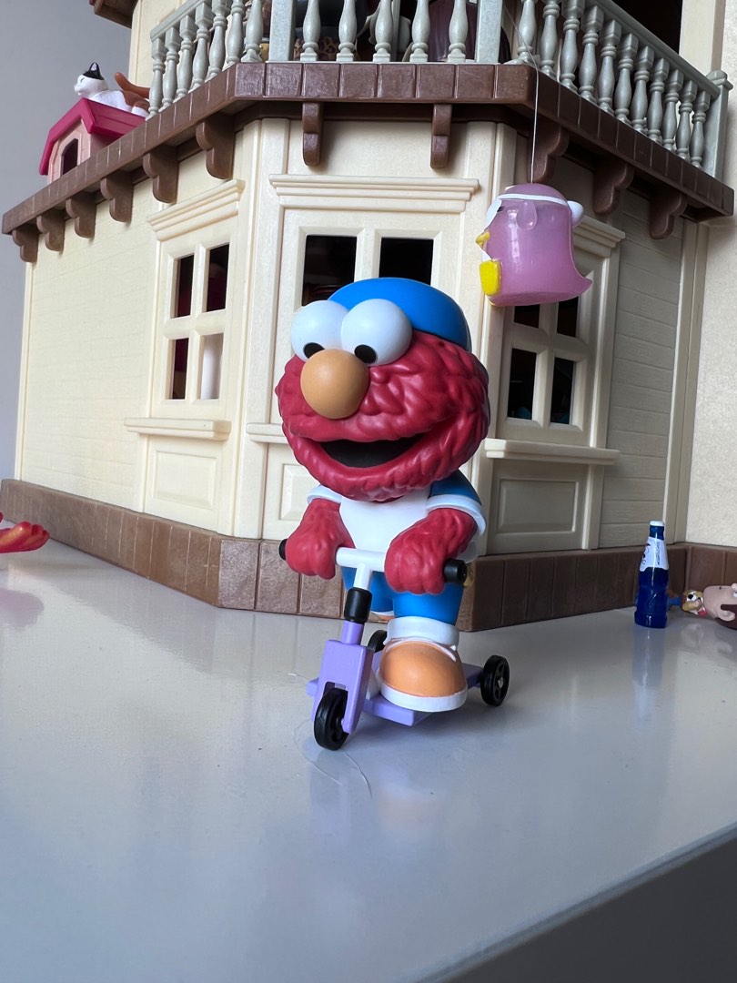 Popmart Sesame Street Elmo scooter Cookie Monster skateboard, Hobbies ...