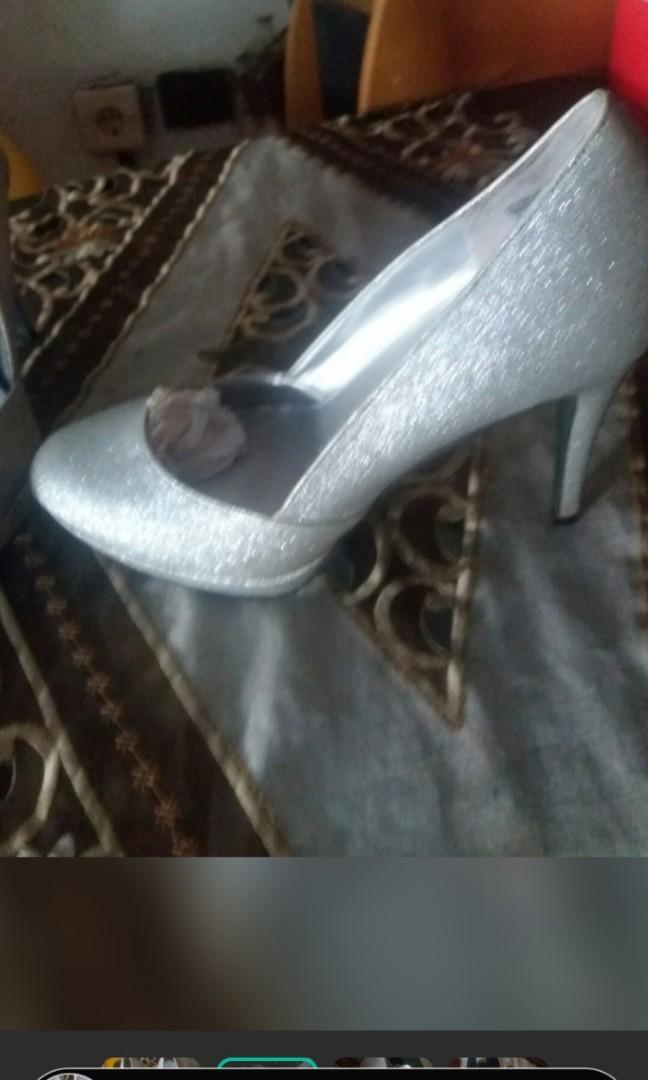 sepatu silver Fioni seperti baru hanya 1x pakai di acara pesta beli di ...