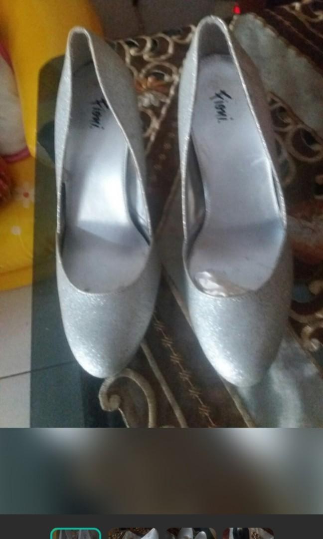 sepatu silver Fioni seperti baru hanya 1x pakai di acara pesta beli di ...