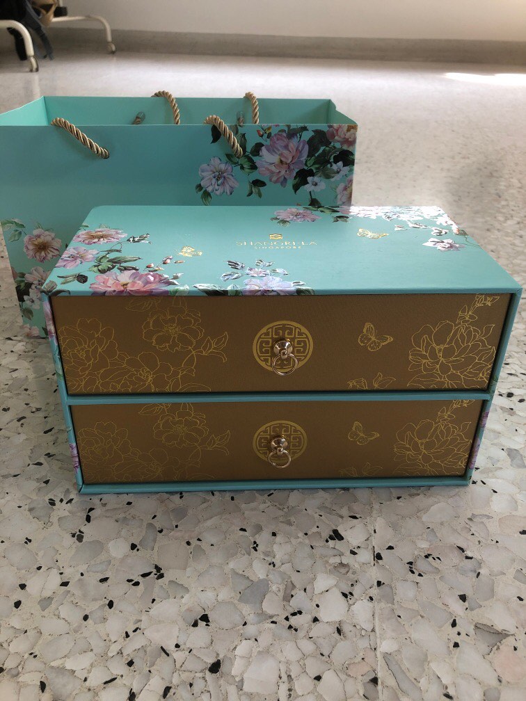 Shangri-la Singapore Mooncake box, Furniture & Home Living, Home Decor ...