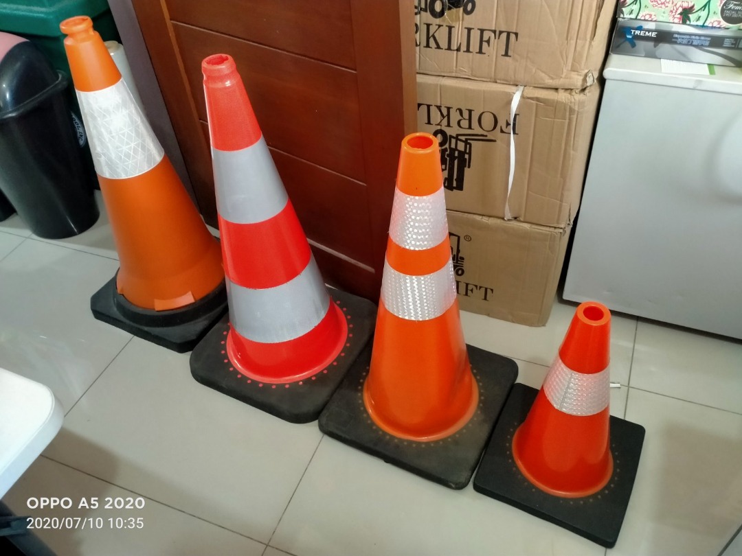 TRAFFIC CONES WITH REFLECTORS, Commercial & Industrial, Construction ...