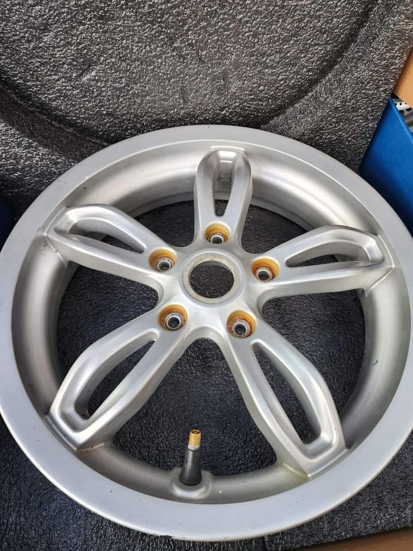 Vespa Primavera Stock Rims with stock tires, Motorbikes, Motorbike ...