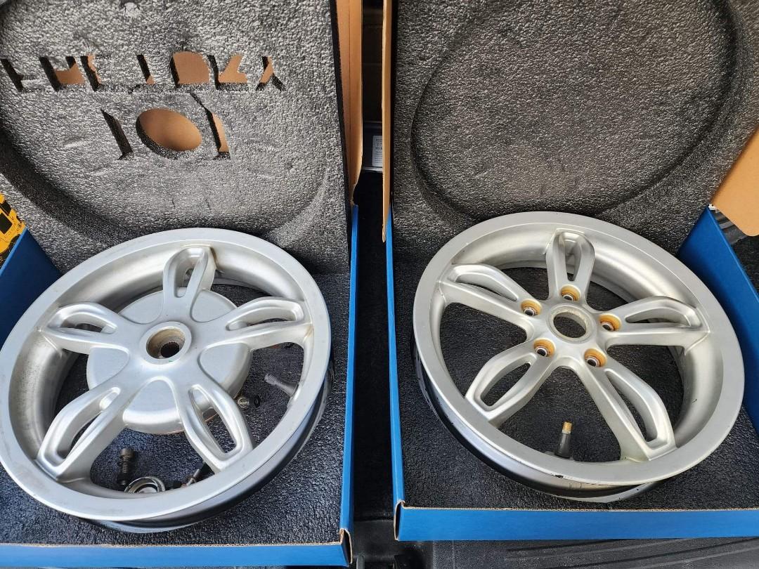 Vespa Primavera Stock Rims with stock tires, Motorbikes, Motorbike ...