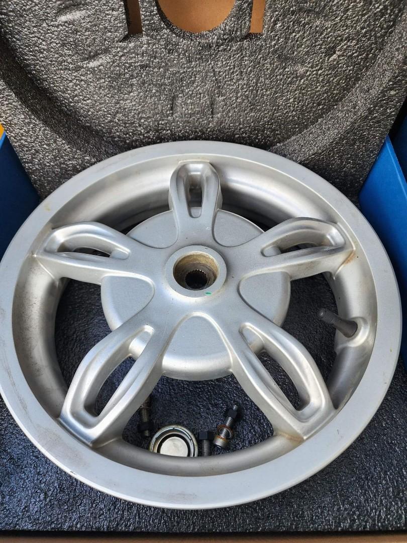 Vespa Primavera Stock Rims with stock tires, Motorbikes, Motorbike ...