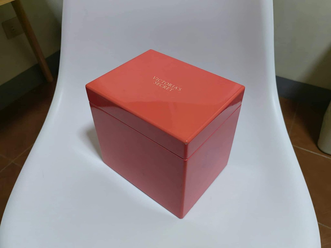 Victoria's secret makeup box with lipstick set, Women's Fashion ...