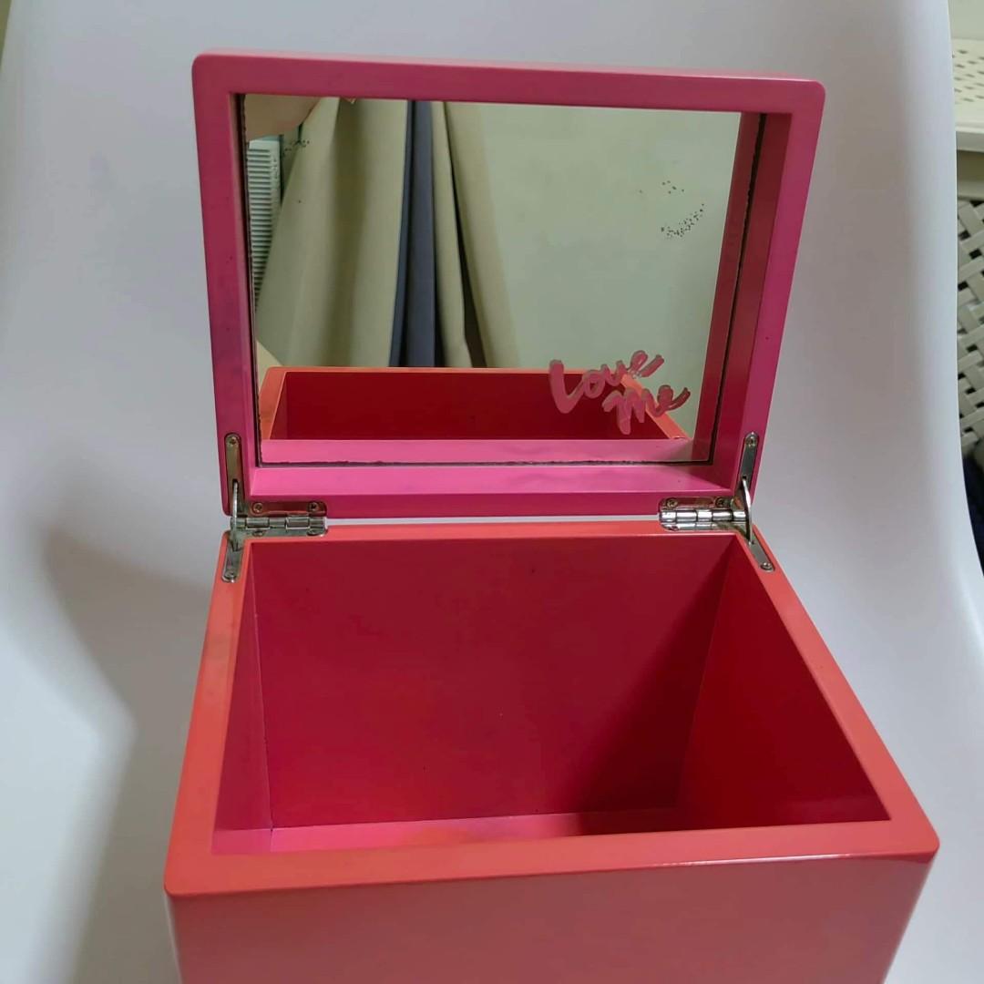 Victoria's secret makeup box with lipstick set, Women's Fashion ...