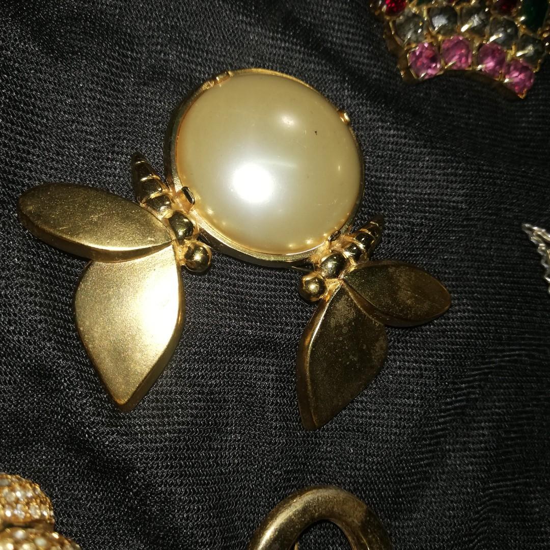 Vintage brooches and pins, Women's Fashion, Jewelry & Organizers ...