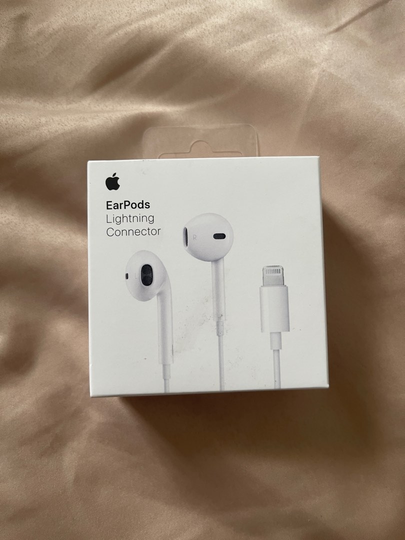 Brand new in box Apple Earpods with Lightning Connector, Audio ...