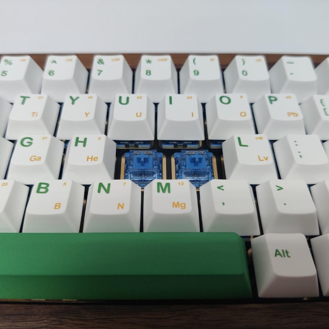 Custom 60% keyboard Walnut Tofu60, Computers & Tech, Parts ...