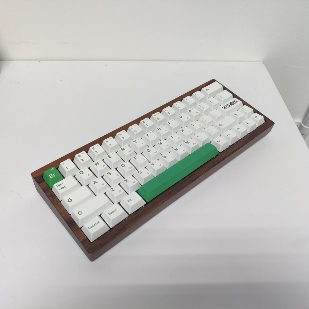 Custom 60% keyboard Walnut Tofu60, Computers & Tech, Parts ...