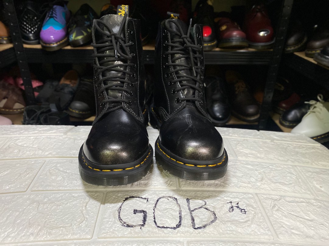 Dr. Martens 1460 Uk8, Women's Fashion, Footwear, Boots on Carousell