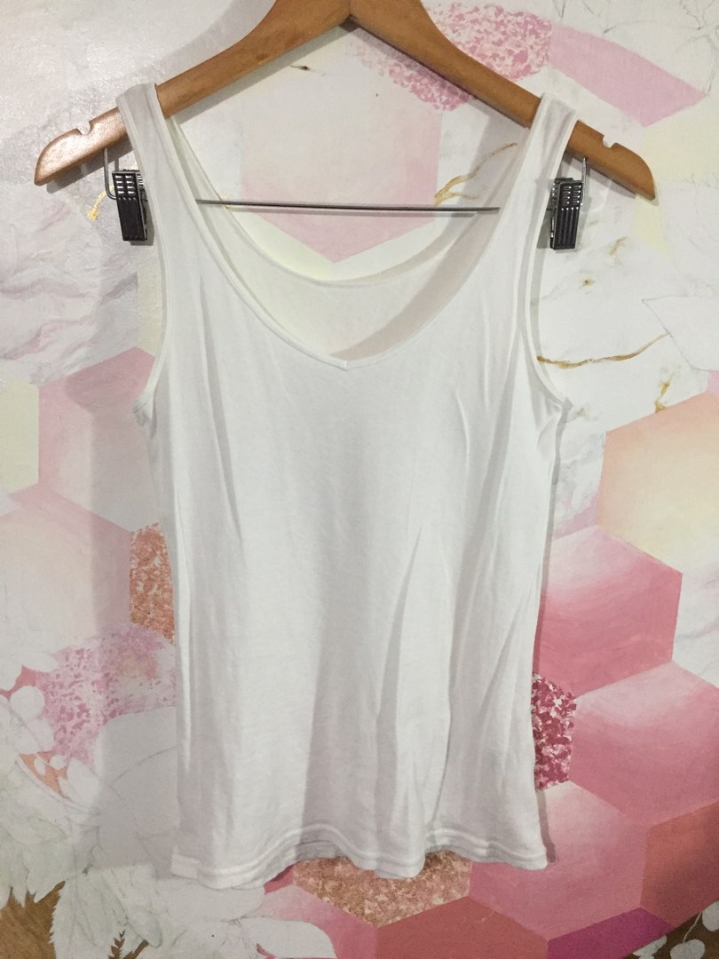 GU UNIQLO Sando, Women's Fashion, Tops, Sleeveless on Carousell