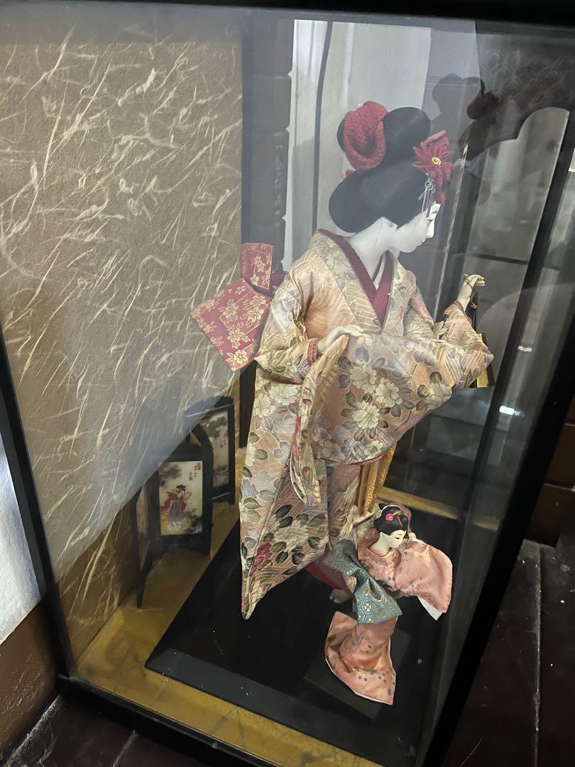 Japanese Geisha Dolls With Glass Case Hobbies And Toys Memorabilia