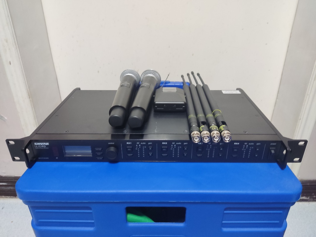 SHURE WIRELESS RECEIVER AND TRANSMITTER MODEL ULXD4Q G50, Audio ...