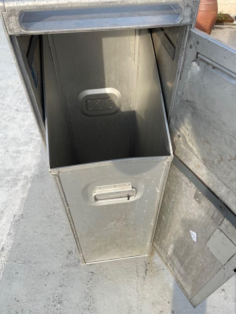 Singapore Airlines Half Cart Waste Bin, Hobbies & Toys, Memorabilia ...