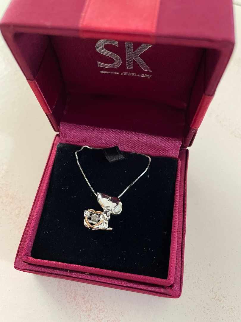 SK Snoopy Gold Pendant, Women's Fashion, Jewelry & Organisers ...