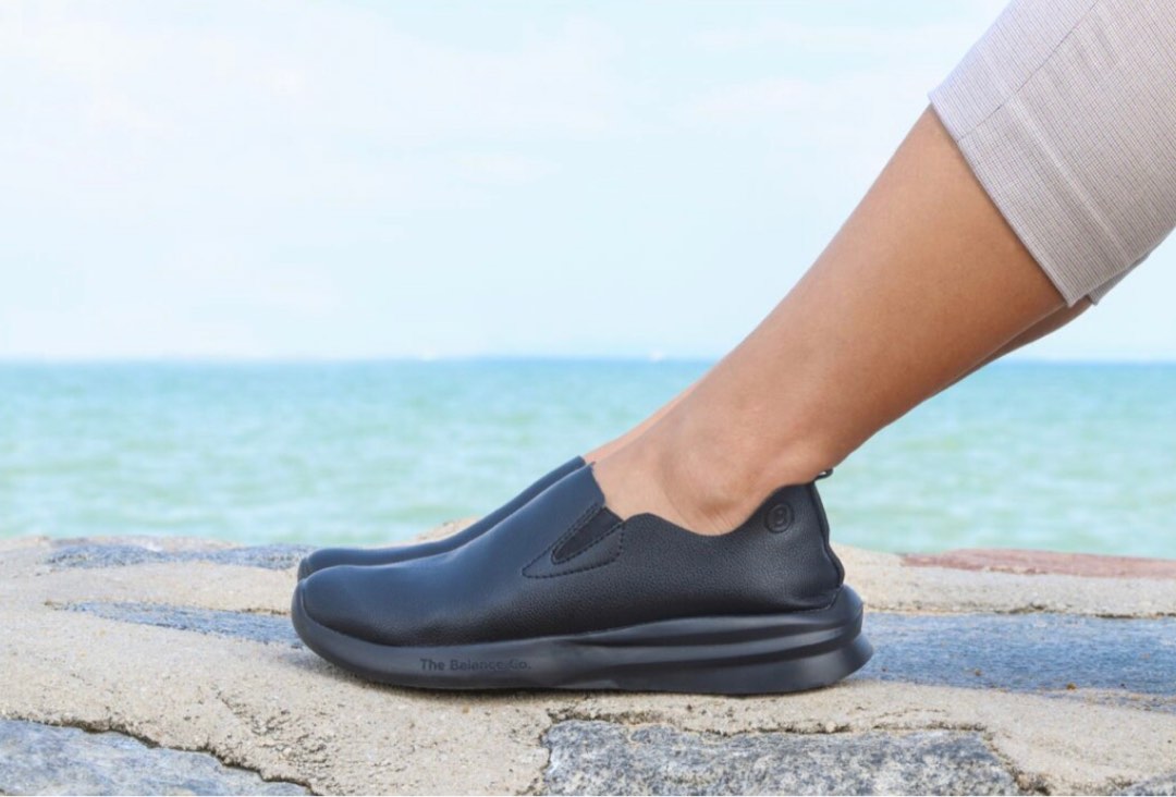 SUNNYSTEP BALANCE WALKER IN FULL BLACK VEGAN LEATHER, Women's Fashion ...
