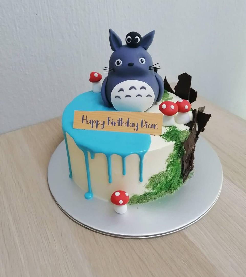 Totoro cake, Food & Drinks, Homemade Bakes on Carousell