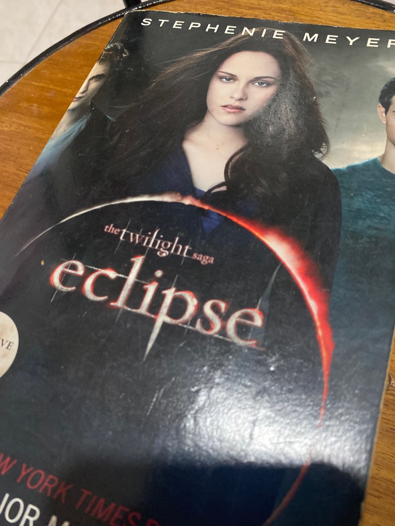 Twilight Saga - Eclipse Book, Hobbies & Toys, Books & Magazines, Fiction & Non-Fiction on Carousell
