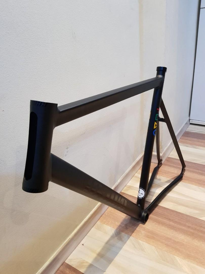 Unknown Type 1 Seoul X LA Edition Fixie Frame, Sports Equipment ...