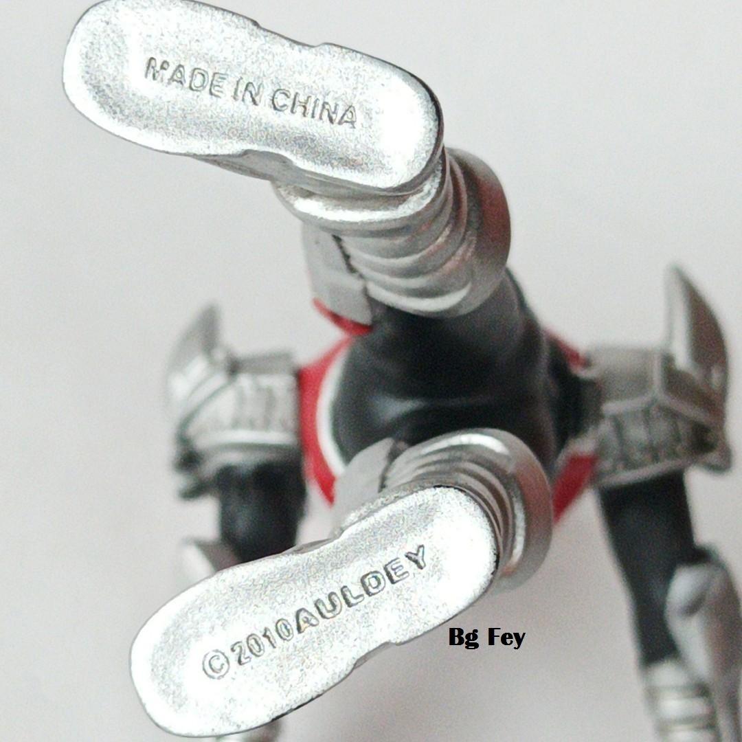 Action Figure Vinyl Armor Hero XT Red original Auldey, Toys ...