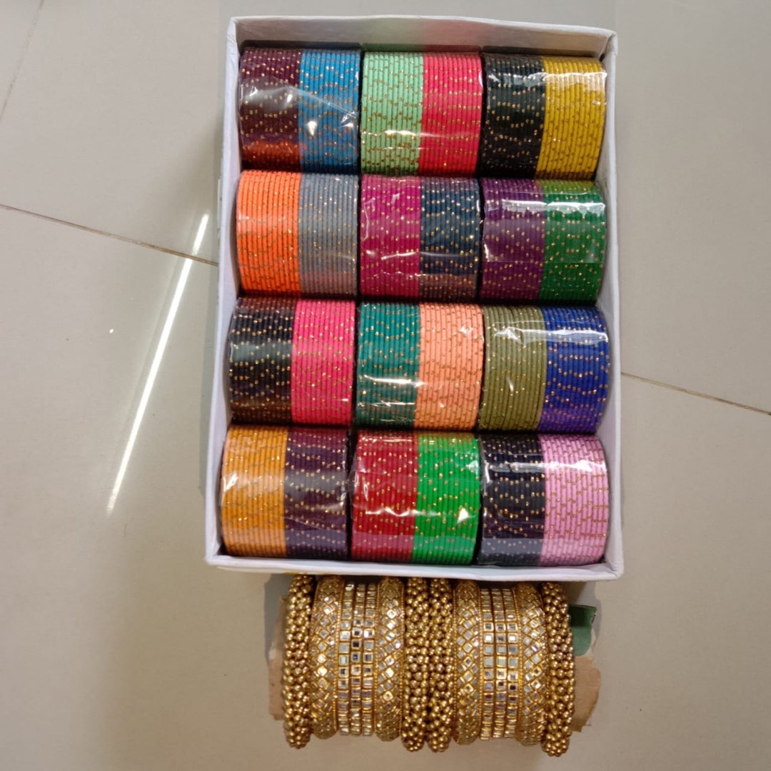 Bangles box, Women's Fashion, Jewelry & Organisers, Bracelets on Carousell