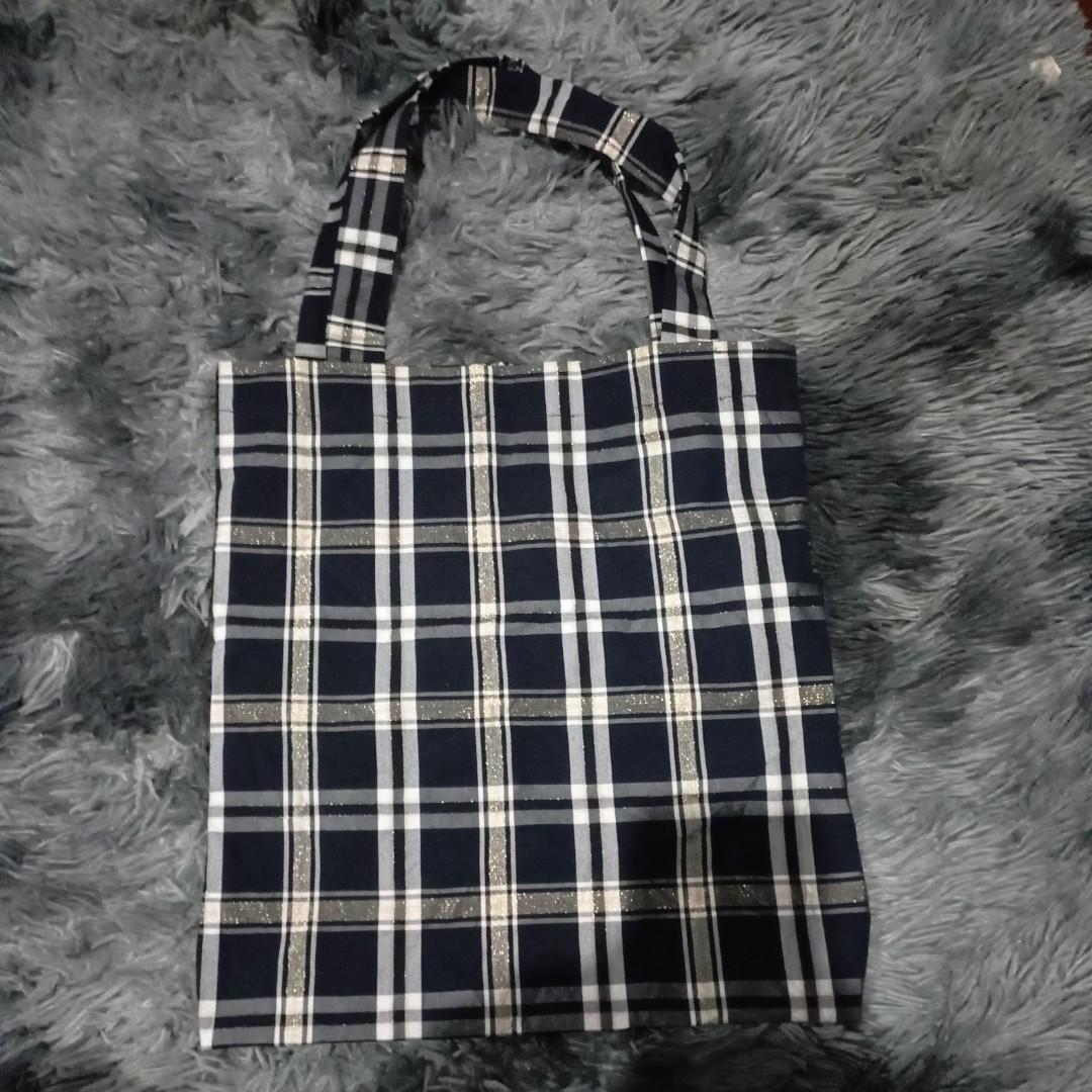 Checkered Tote Bag, Women's Fashion, Bags & Wallets, Tote Bags on Carousell