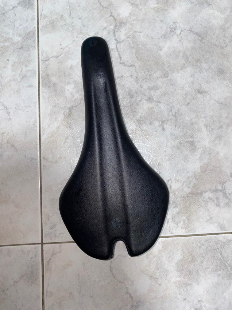 decaf saddle, Sports Equipment, Bicycles & Parts, Parts & Accessories on Carousell