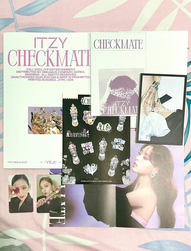 Itzy Checkmate Album Yeji Version, Hobbies & Toys, Memorabilia ...