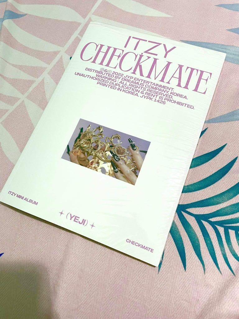 Itzy Checkmate Album Yeji Version, Hobbies & Toys, Memorabilia ...