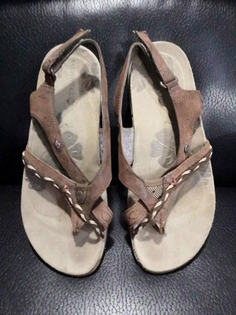 MERRELL Sandals, Women's Fashion, Footwear, Flats & Sandals on Carousell