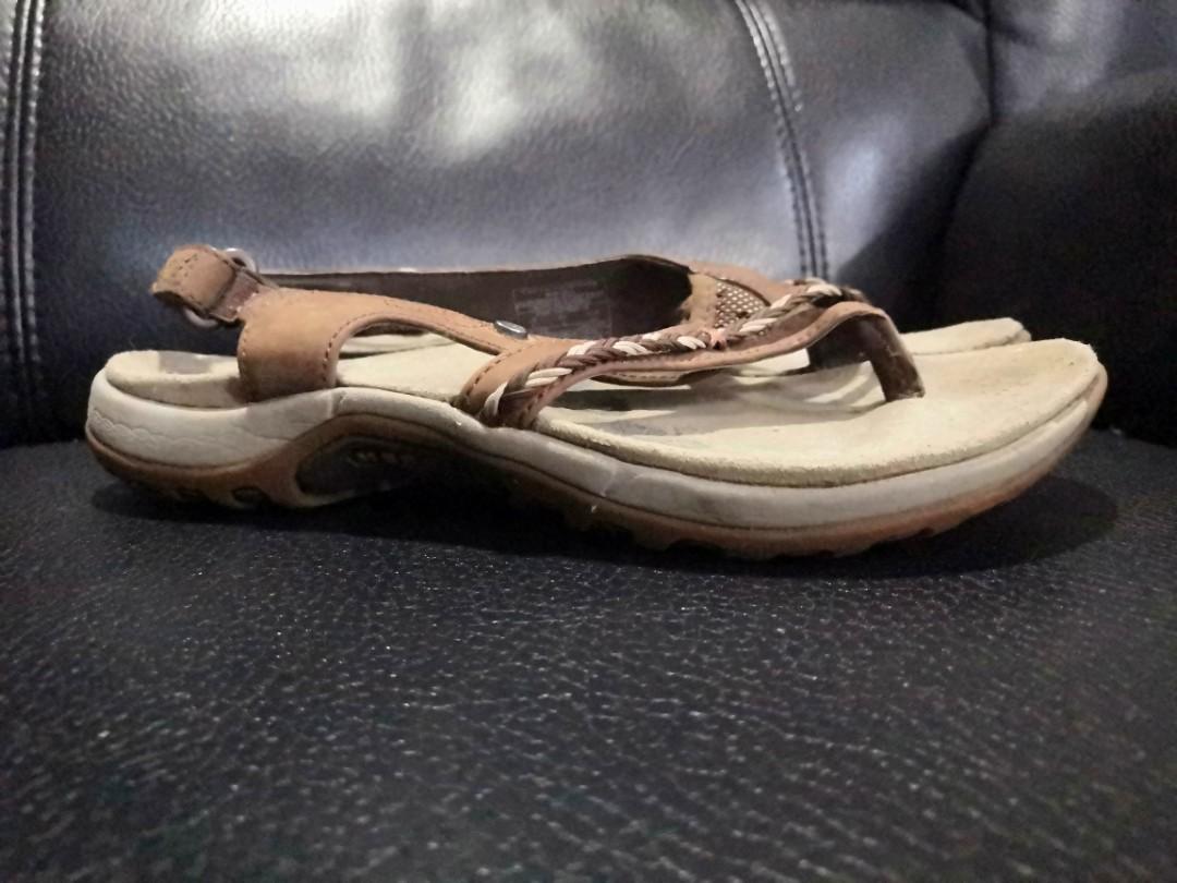 MERRELL Sandals, Women's Fashion, Footwear, Flats & Sandals on Carousell