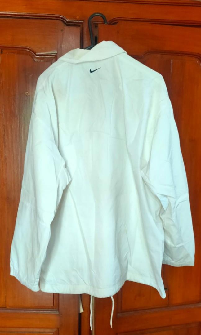 Nike white jacket, Fesyen Pria, Pakaian , Baju Luaran di Carousell