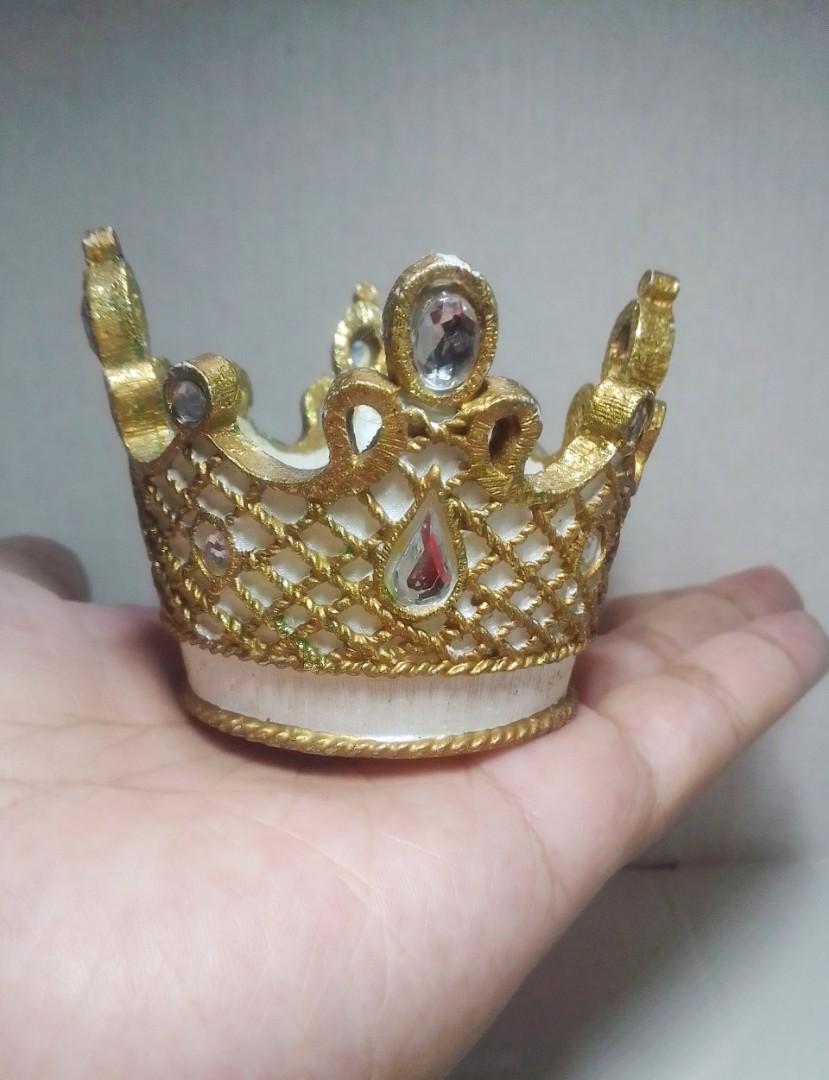 Queen's golden crown display hard figure, Hobbies & Toys, Memorabilia ...
