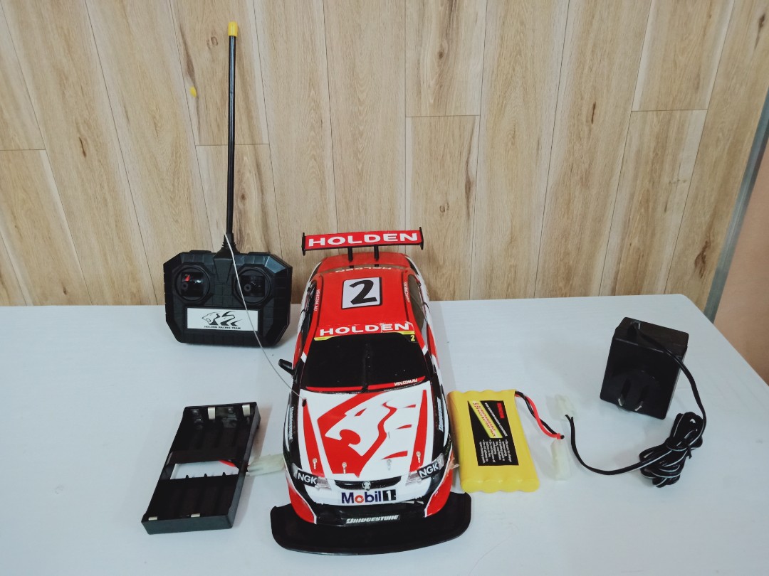 R/C BIANTE 2004 HOLDEN VY COMMODORE, Hobbies & Toys, Toys & Games on ...