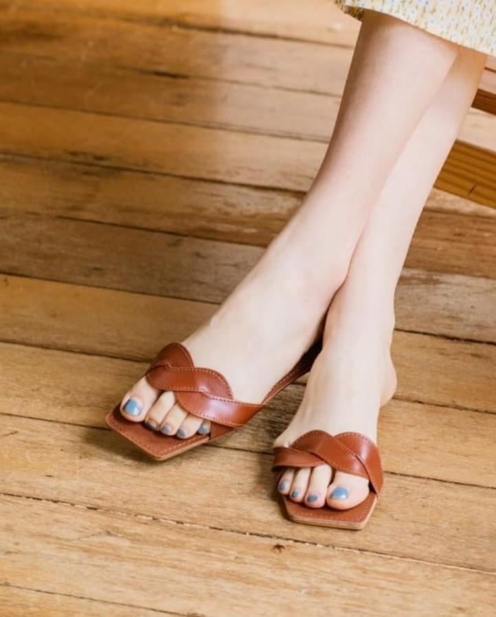 Sunday Staples Beatrie Sliders, Women's Fashion, Footwear, Sandals on ...