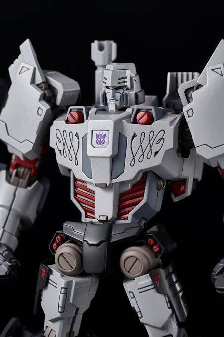 [UNBUILT] IDW Megatron Model Kit. Transformers Flame Toys Furai Model ...