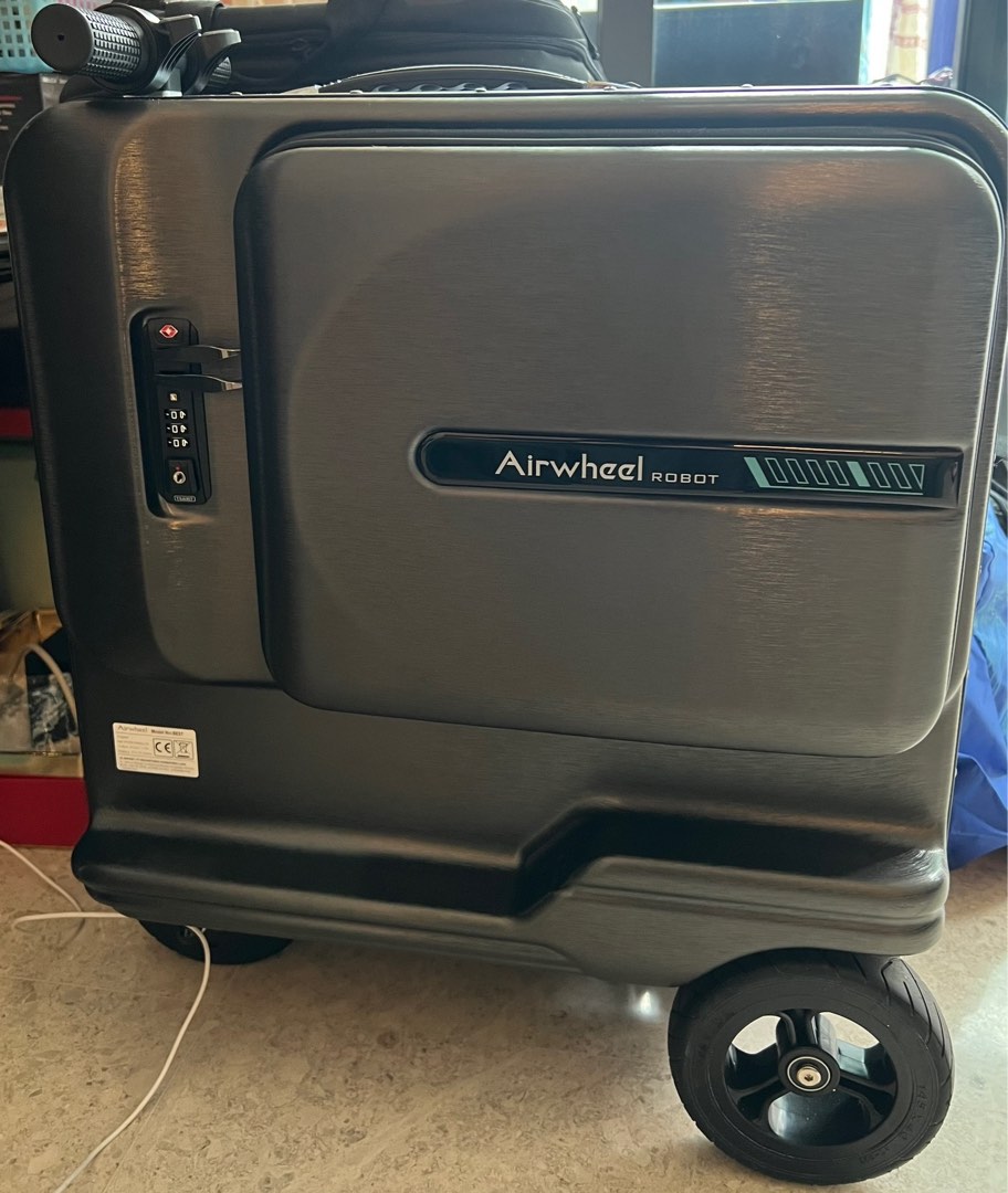 Airwheel robot SE 3 Turbo walking luggage, Hobbies & Toys, Travel ...
