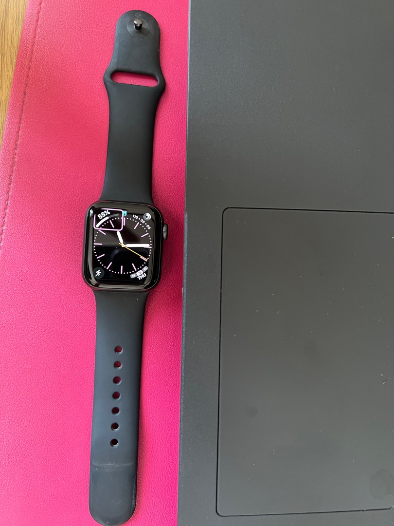 Apple Watch SE, Women's Fashion, Watches & Accessories, Watches on ...