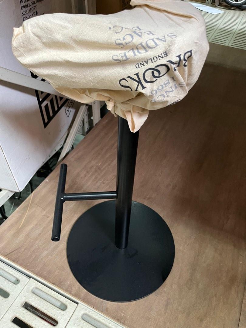 Brooks saddle bar stool original England/Italy, Sports Equipment ...