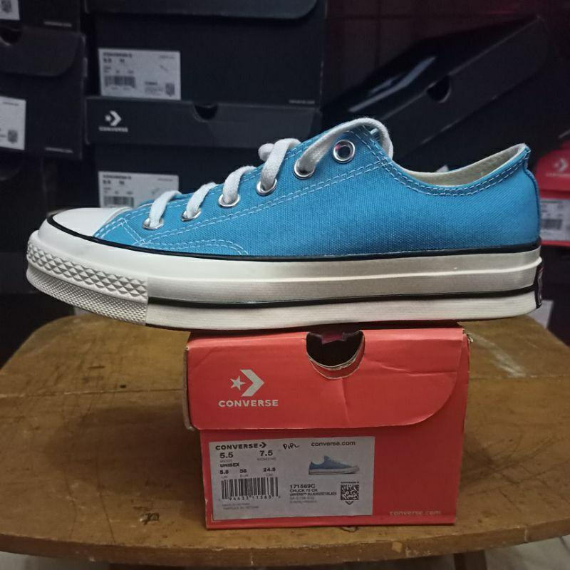 Contoh CT 70s ox blu wmn ori map, Fesyen Wanita, Sepatu di Carousell