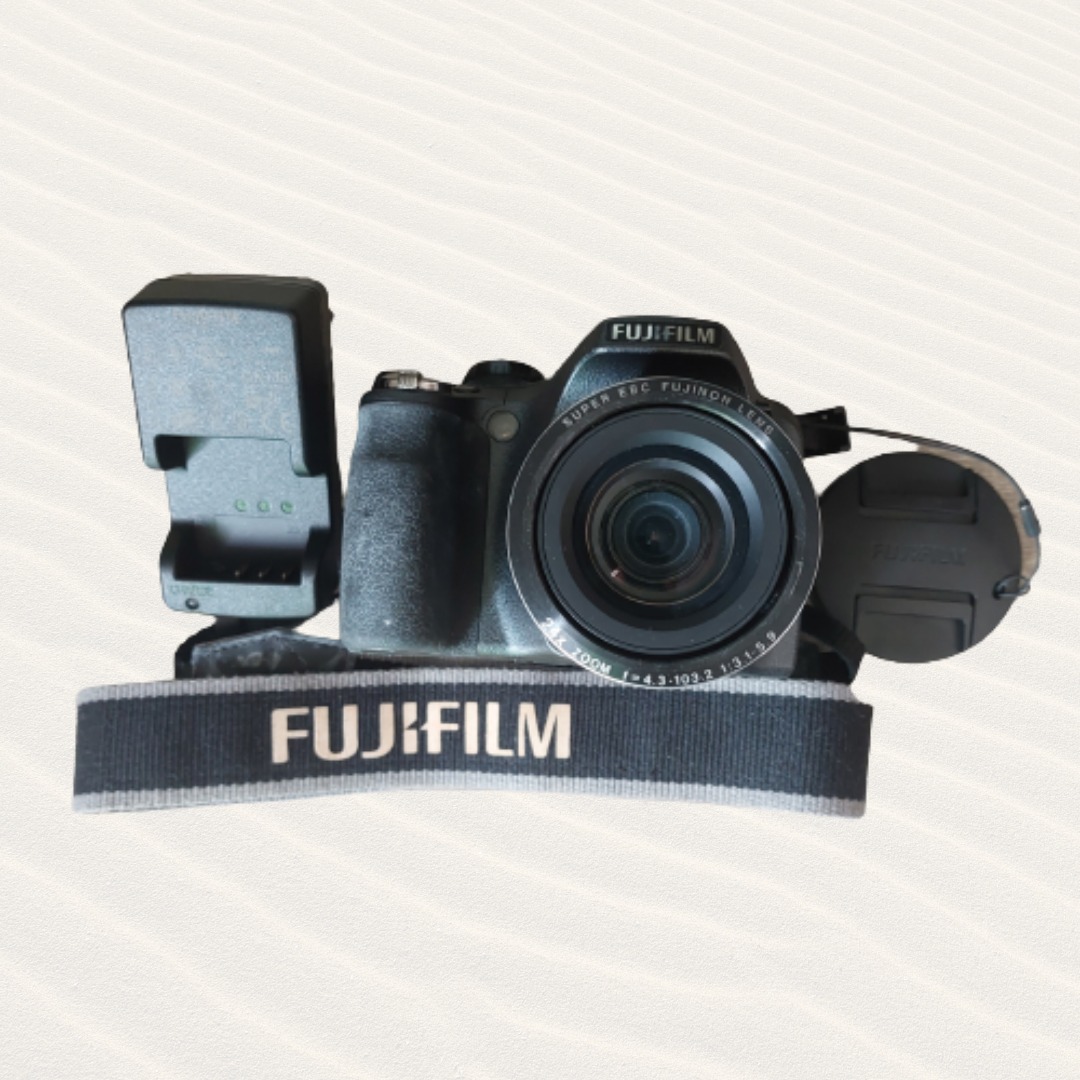 Fujifilm FinePix Sl240, Photography, Cameras on Carousell