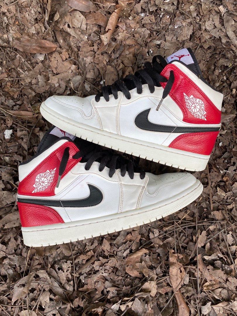 jordan 1 Mid White Chicago, Men's Fashion, Footwear, Sneakers on Carousell