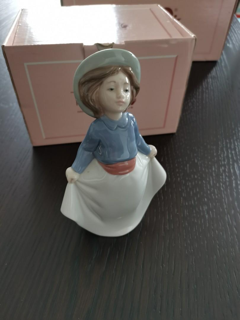 NAO by Lladro, Hobbies & Toys, Memorabilia & Collectibles, Vintage ...