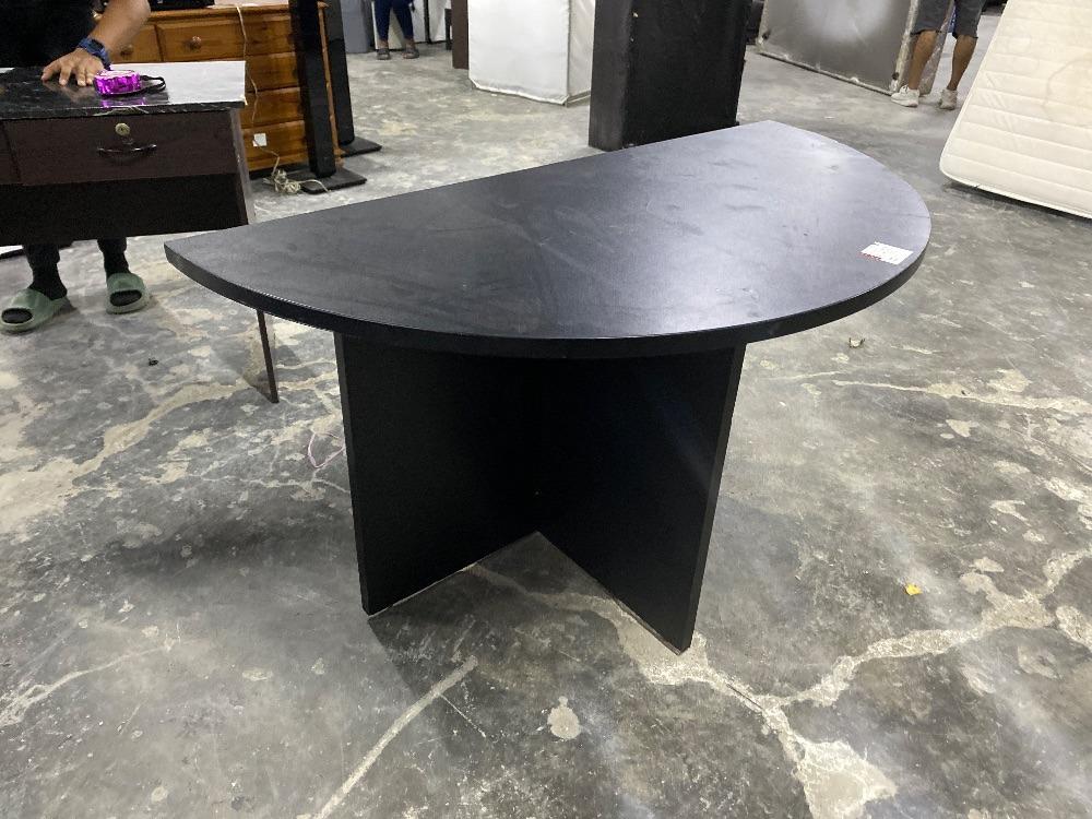 Office Desk Half Circle Table Black Colour / Meja Pejabat Meja Separuh ...