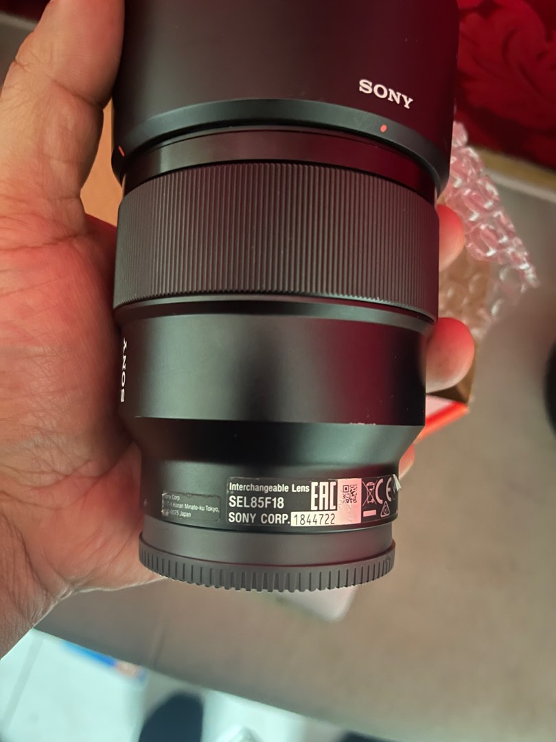Sony 85mm 1.8, Photography, Lens & Kits on Carousell